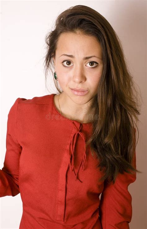 Jovencita Linda Morena Mujer Sonriendo Feliz Con El Concepto De La Gente De Color Blanco Foto De