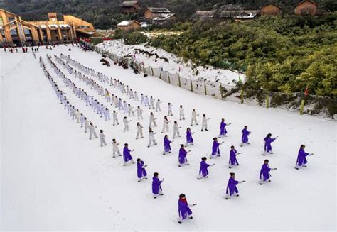 冬天裏的一把火金佛山千人雪地打太極領略天人合一 每日頭條