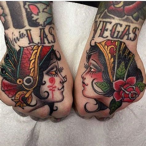 Le tatouage main pas donné à tout le monde Knuckle Tattoos Head
