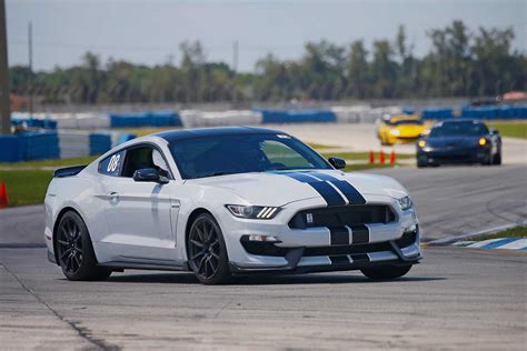 Ford To Continue Shelby GT350 And GT350R Mustang Into 2018 Hot Rod
