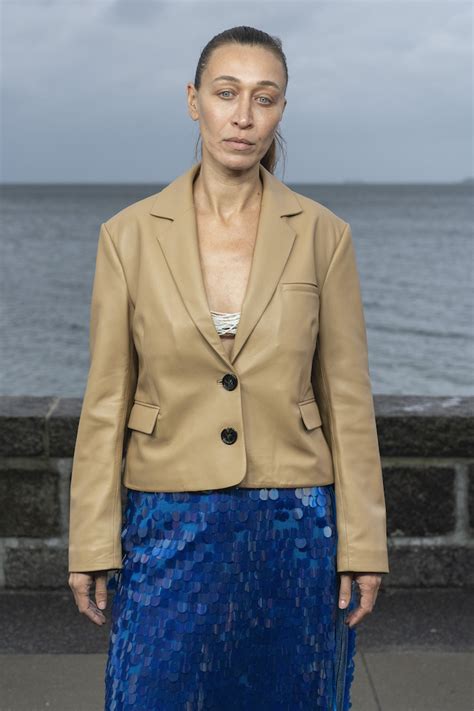 Nowa siostra Hadid na wybiegu Udowadnia że moda nie zna wieku