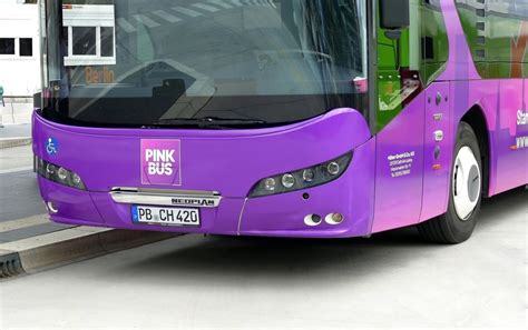 Pinkbus (2021), Front vom Neoplan Skyliner N1222/3 der Höber GmbH - Bus ...