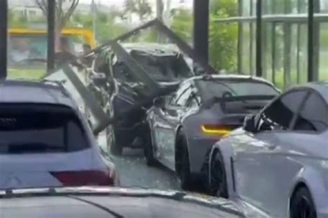 Xpander Tabrak Porsche Rp9 Miliar Di Showroom Pik 2 Tangerang