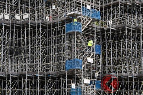 大興奮 世紀の大工事「巨大岩塊撤去」の現場がスゴすぎる！ 上信越道の「足場要塞」の裏側で何をしてるの？ スリル満点の「激レア」土木体験