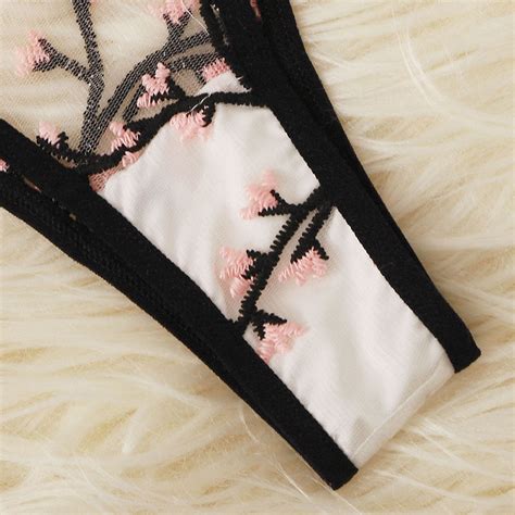 Комплект секси бельо Дантелен сутиен и бикини Бродиран сутиен Прашки Дамски гащи Дамско бельо