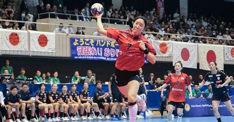 여자 핸드볼 일본 꺾고 11회 연속 올림픽 진출 슛하는 신은주