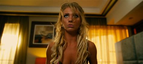 Naked Kristina Asmus In Chto Tvoryat Muzhchiny