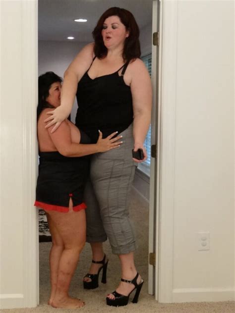 Sexy Height Difference Free Fetish Porn Pic