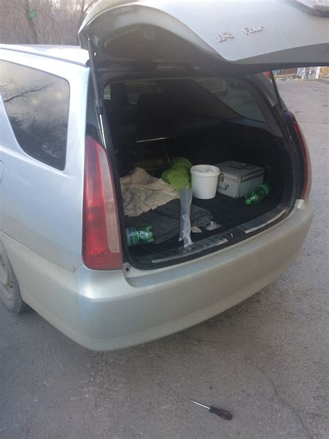 Поменял стойки багажника — Toyota Mark II Blit, 2 л, 2002 года | своими ...