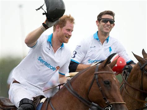 Polo Von Prinz Harry Trailer über Schmutzige Verschwitzte Jungs