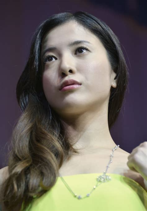 「ステキな二人」「より戻して」 吉高由里子＆向井理“野球ポーズ”ショットに反響！ オトナンサー