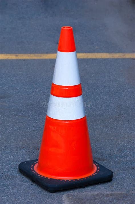 Trabalho Na Estrada Cones Da Construção Trafique O Cone As Listras