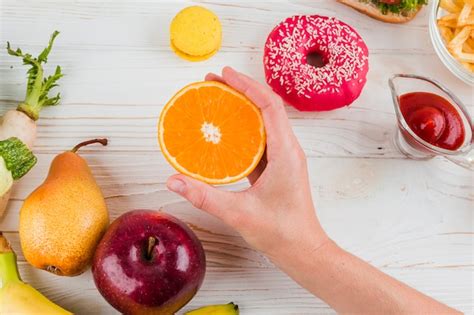 Alimentos Saludables Y Poco Saludables Foto Gratis