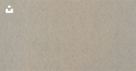 회색 콘크리트 바닥에 서 있는 검은 신발을 신은 사람 사진 Unsplash의 무료 회색 이미지