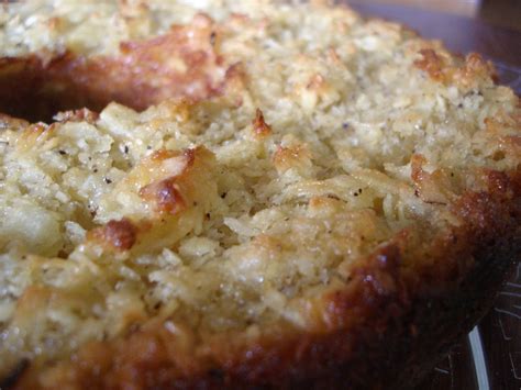 Mamãe tá na cozinha Bolo de macaxeira sim porque mandioca só serve pra fazer farinha