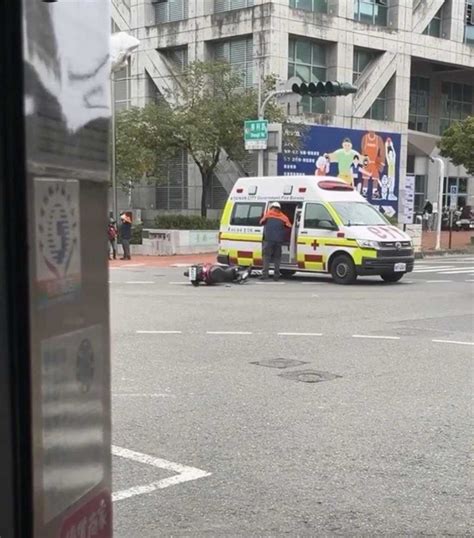 無照少年連撞3車還肇逃 4人送醫下場慘了 Yahoo奇摩汽車機車