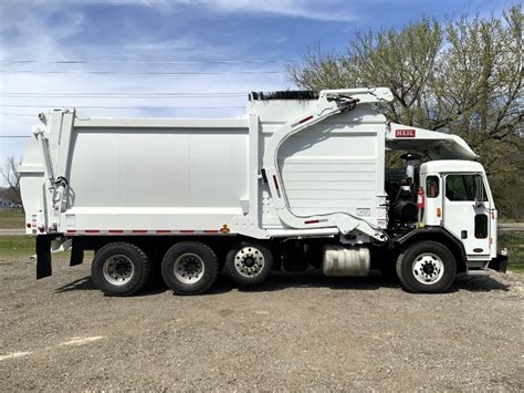 2016 Peterbilt 320 Heil Half Pack Front Loaders