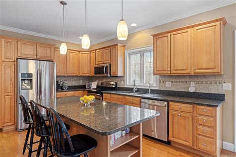 8 Design Tips For Pairing Granite Countertops With Wood Cabinets • Wise