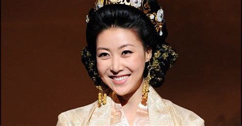 포토 화사한 미소의 왕비 성현아