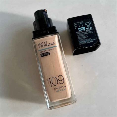 Maybelline New York Fit Me Matte Light Pore Matte Foundation Spf22