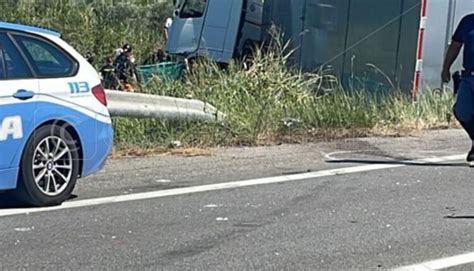 Ennesimo Grave Incidente Sulla Statale Nel Cosentino Due Morti E Cinque Feriti COSENZA