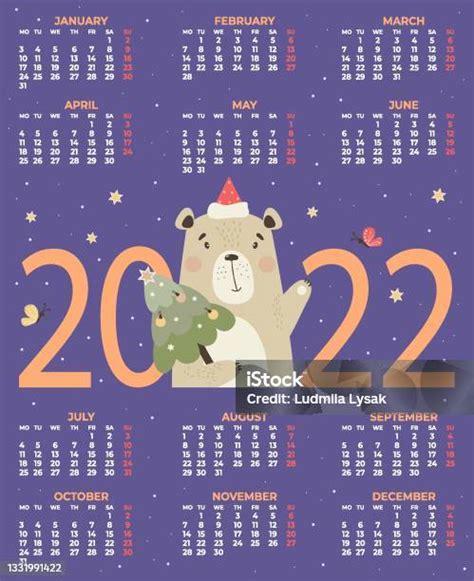 2022년 달력 크리스마스 트리와 귀여운 산타 곰 벡터 그림입니다 영어로 12 개월 동안 수직 달력 템플릿 A3 월요일부터 매주