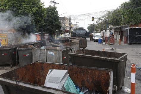 Operação No Complexo Da Penha Afeta 16 Escolas Municipais E Prejudica