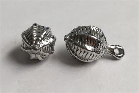 Buttons And Fastenings The Tudor Tailor