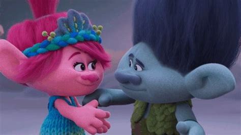 Hugging Poppy Gif Hugging Poppy Spruce Discover Share Gifs Poppies Troll Disney Animation