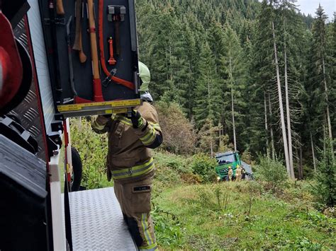 LKW Bergung Hof Freiwillige Feuerwehr Saalfelden