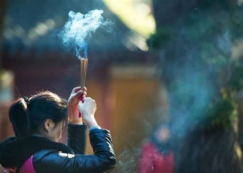 香灰不落 香灰弯曲方向 大山谷图库