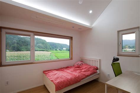 고급스러운 외관과 깔끔한 내부 인테리어의 만남 가평목조주택봄봄하우스 호미파이 And Homify