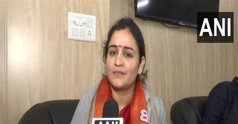 Up भाजपा अध्यक्ष से मिलीं मुलायम की छोटी बहू अपर्णा मैनपुरी से चुनाव