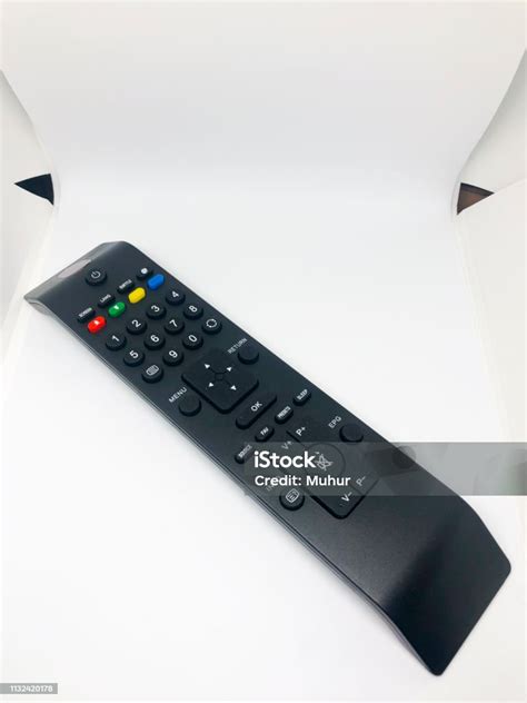 흰색 배경에 고립 된 원격 제어 Tv 0명에 대한 스톡 사진 및 기타 이미지 0명 1 가정 생활 Istock