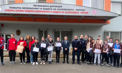 Полезно образование Ученици от Перник показаха знания за защита от