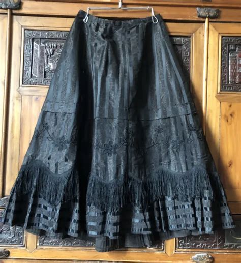 ANCIENNE JUPE NOIRE Broderies Franges EUR 50 00 PicClick FR