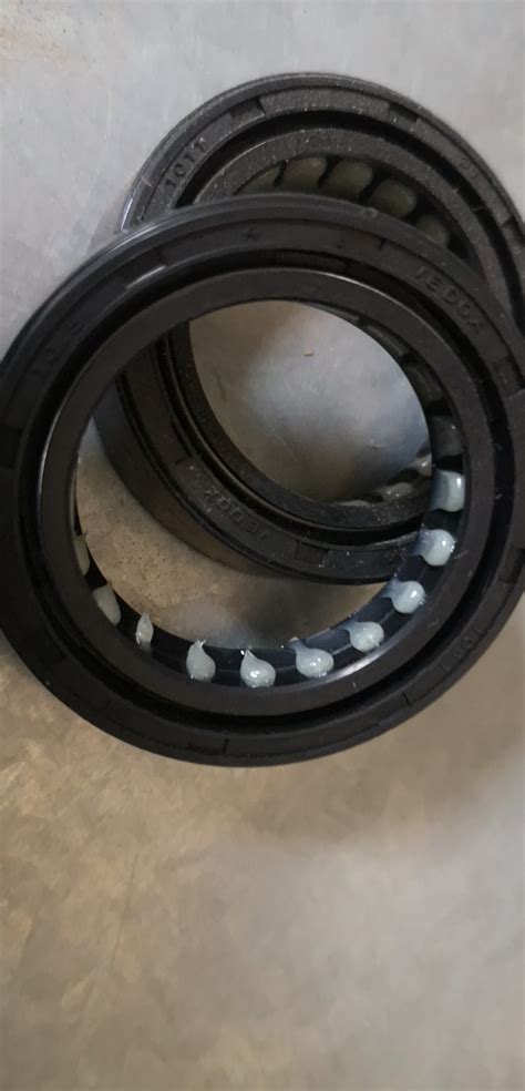 Nbr Fkm Fpm Viton Silicone Oil Resistant Rubber Oil Seal Oil Seal And