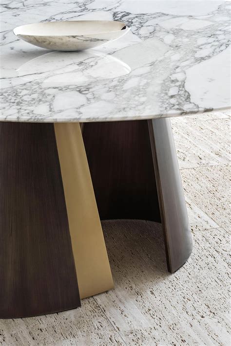 Absolute Table By Rugiano Cassoni