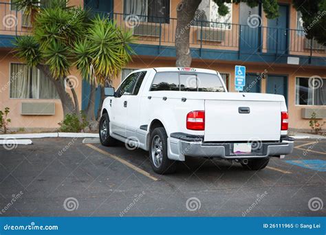 Pickup Parked Motel Stock Image Image Of Angeles Building 26111965