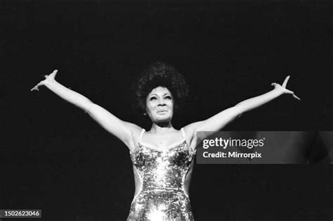 Shirley Bassey Photos Photos And Premium High Res Pictures Getty Images