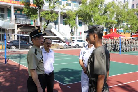 省军区督查组来校检查军训工作 主站 湖南人文科技学院