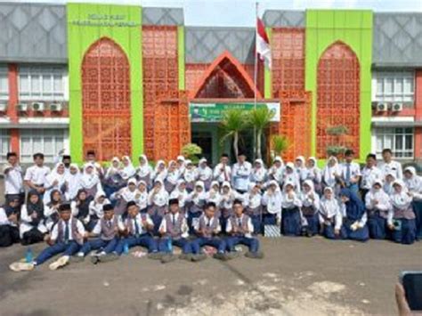 Tingkatkan Ghirah Siswa MTsN 1 Pati Ngangsu Kawruh Ke MAN IC