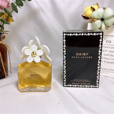 Marc Jacobs Духи daisy 1！ 100 мл купить на OZON по низкой цене (1343854971)