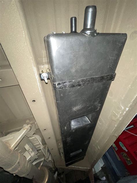 Lpg And Underslung Water Tanks