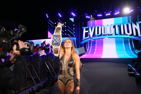 Wwe Evolution Delivers A Memorable Night Of Amazing Womens Wrestling