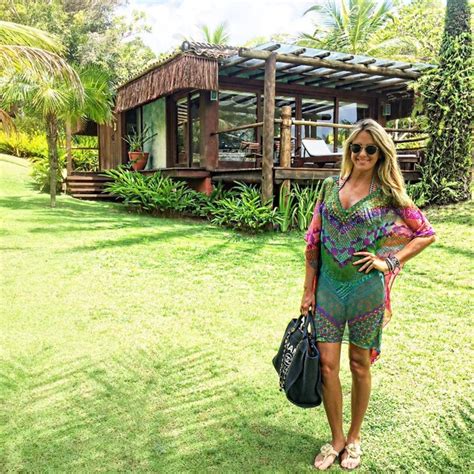 Ticiane Pinheiro E C Sar Tralli Trocam Beijo Apaixonado Durante Viagem Quem Quem News