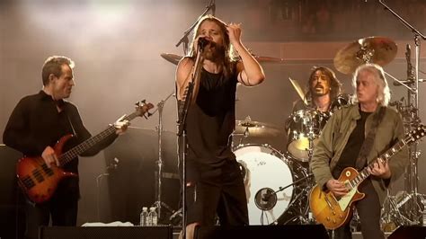 Why Did Pat Smear Quit Foo Fighters 1997 Exit Explained