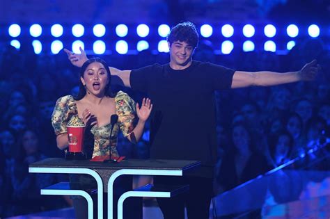 Mtv Movie And Tv Awards Noah Centineo And Lana Condor Win Best Kiss