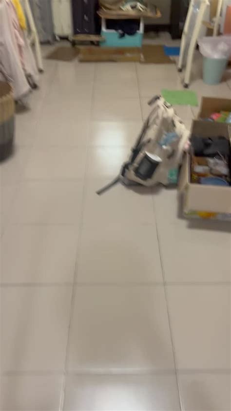 一個禮拜過了 對就都不要來修上禮拜還騙我們說這星期一會來 反正宿舍淹水受苦的是學生 我們去問舍監就把皮球踢給管理中心去管理中心就把皮球踢