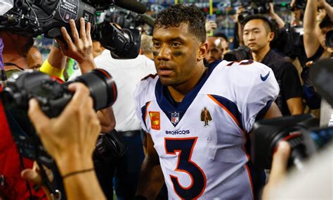Nfl Russell Wilson Reacts To Being Booed By Seahawks Fans In Seattle
